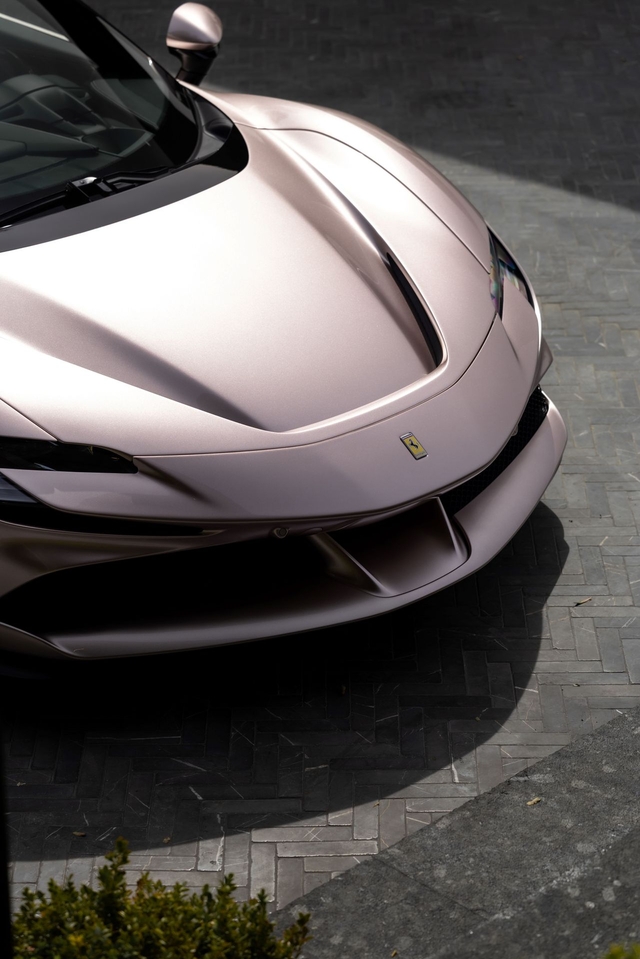 The Art of Color: Ferrari’s SF90 Spider in Bronzo Masaru